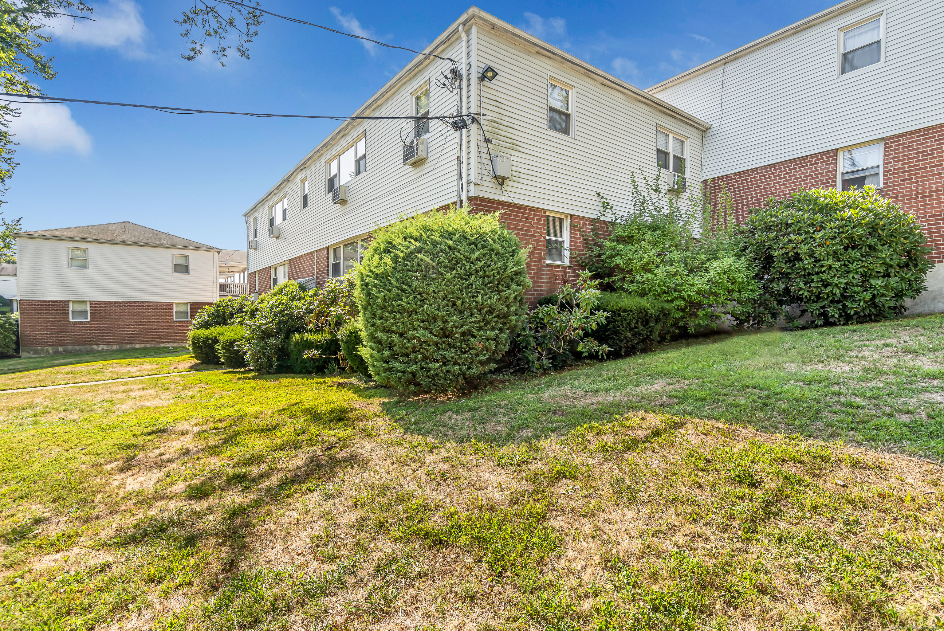 81 Cherry Hill Drive, 1b, Bridgeport, CT 06606 | For Sale at $179,000