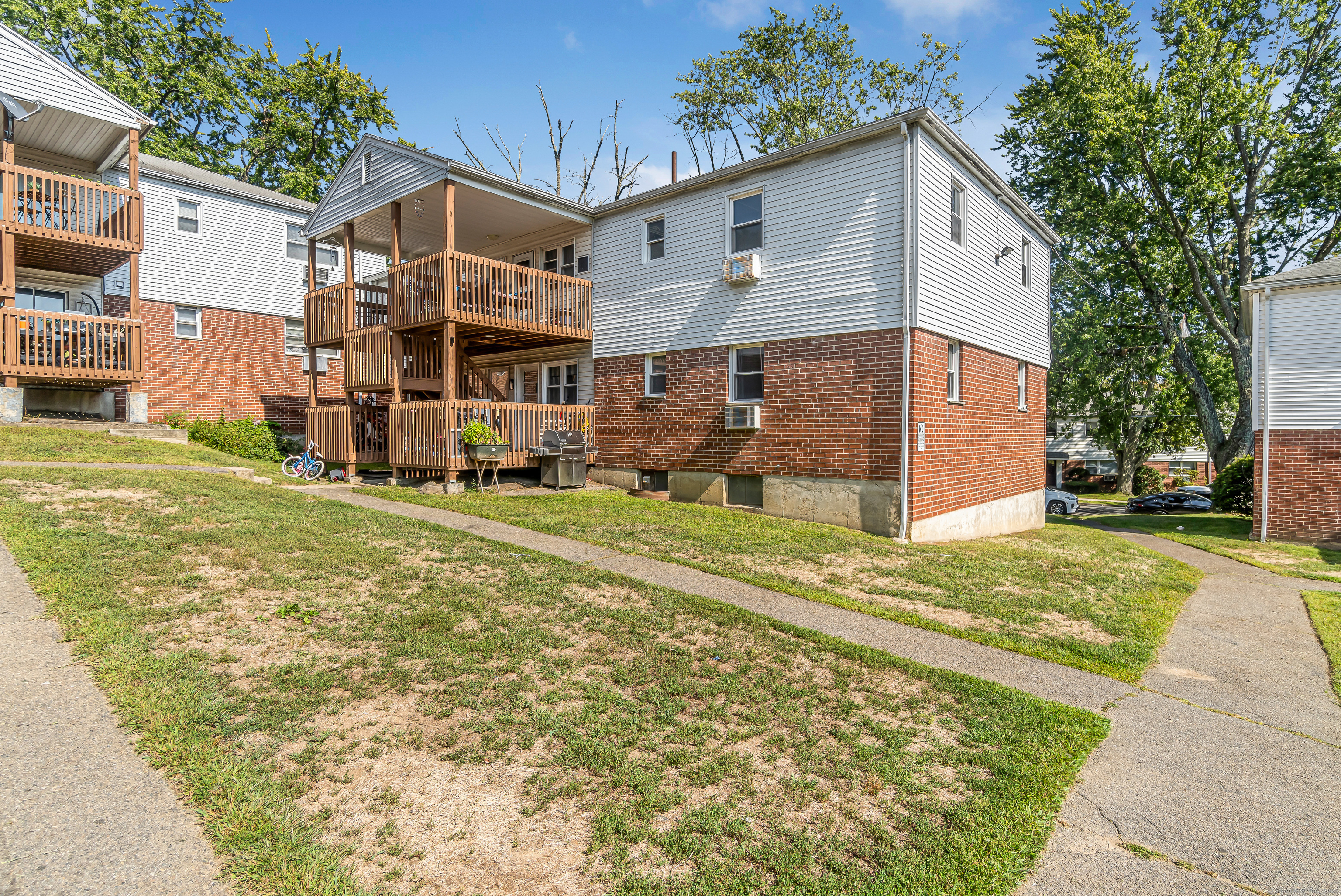 81 Cherry Hill Drive, 1b, Bridgeport, CT 06606 | For Sale at $179,000